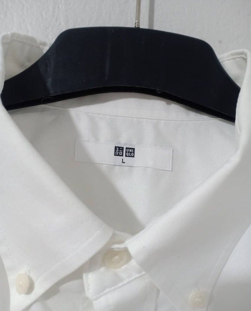 Uniqlo Kemeja Putih, Fesyen Pria, Pakaian , Atasan di Carousell