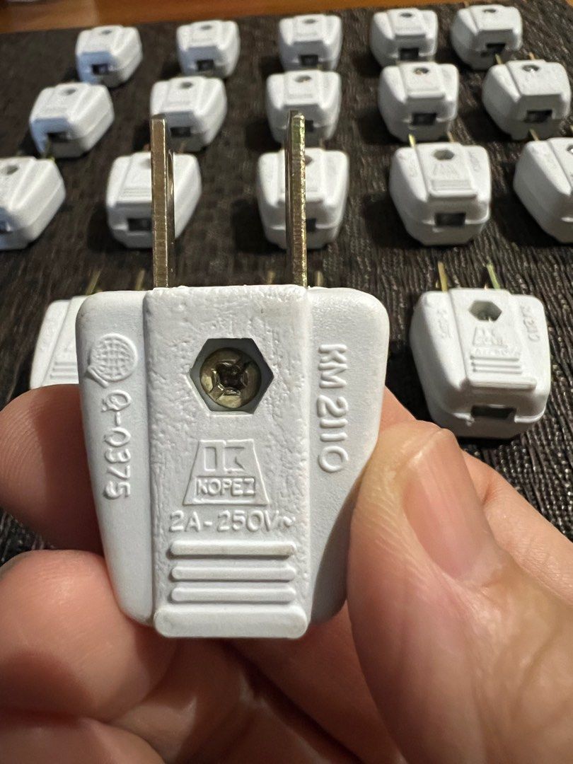 2-pin flat plug, Everything Else on Carousell