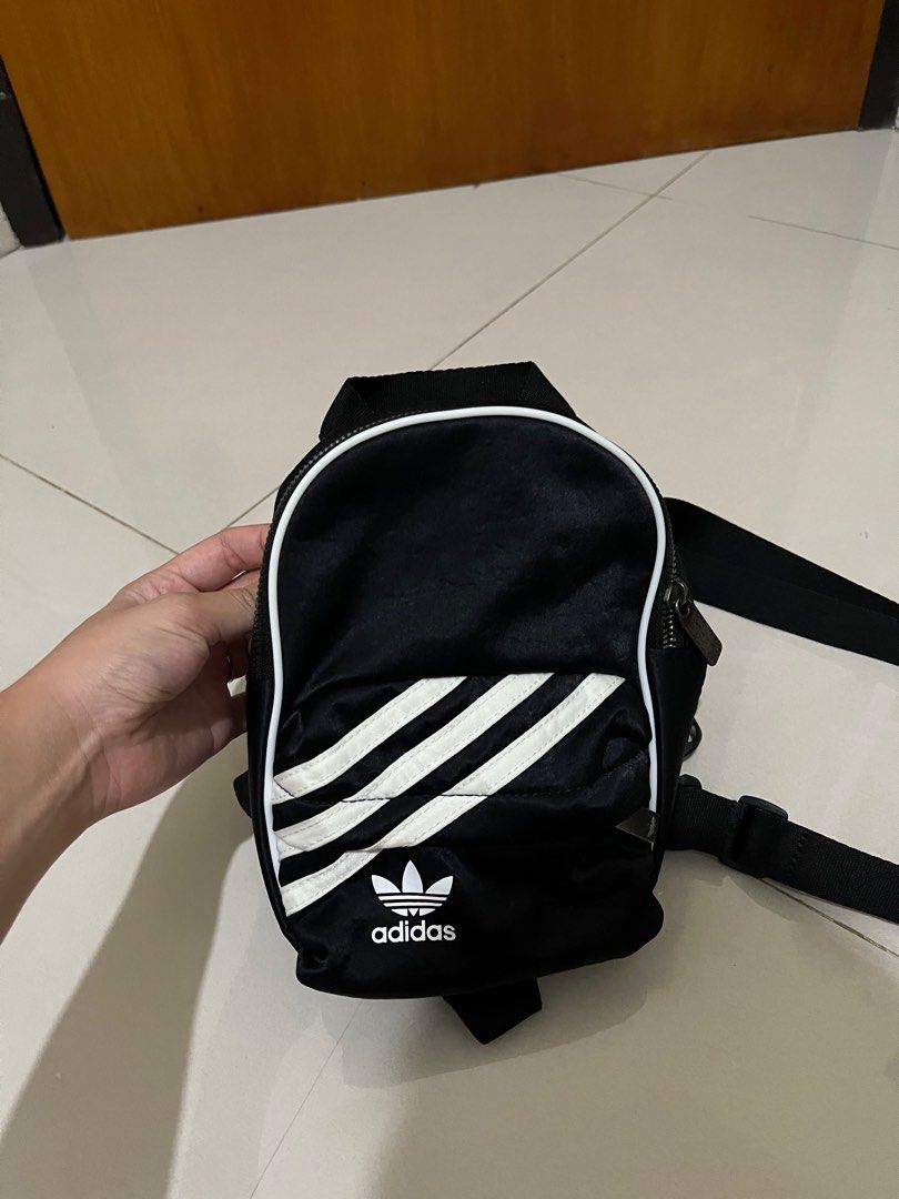 adidas mini backpack, Fesyen Wanita, Tas & Dompet di Carousell