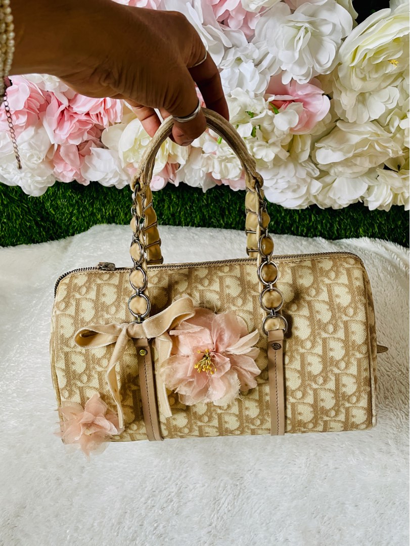 Authentic dior flower limited on Carousell