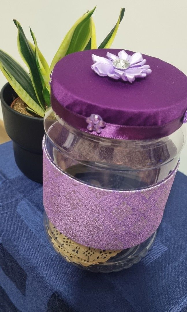 Botol kuih raya, Everything Else on Carousell