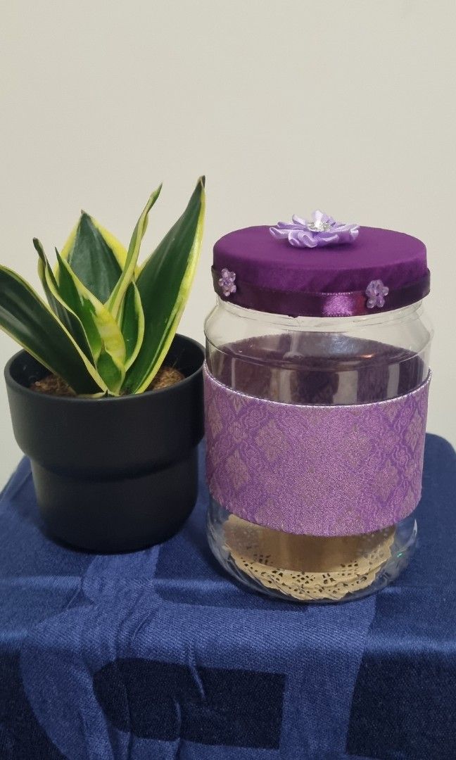 Botol kuih raya, Everything Else on Carousell