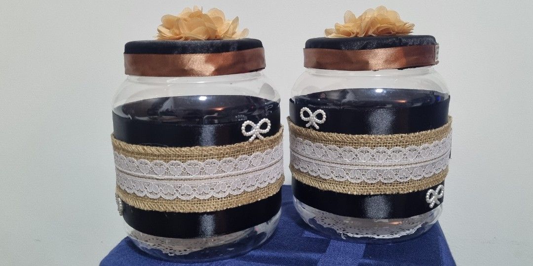 Botol kuih raya, Everything Else on Carousell