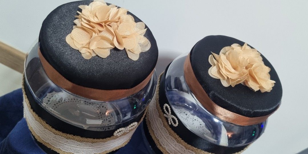 Botol kuih raya, Everything Else on Carousell