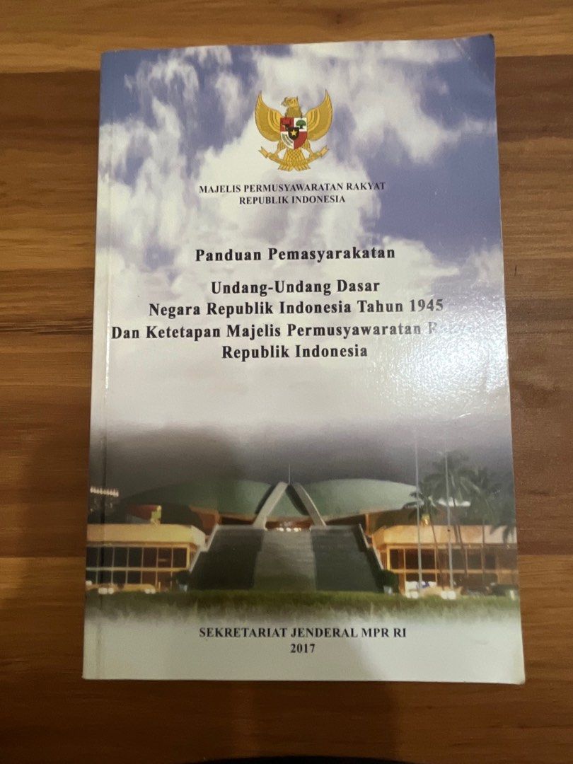 Buku Uud Ri 1945 And Ketetapan Majelis Permusyawaratan Rakyat Ri Buku And Alat Tulis Buku Di Carousell 