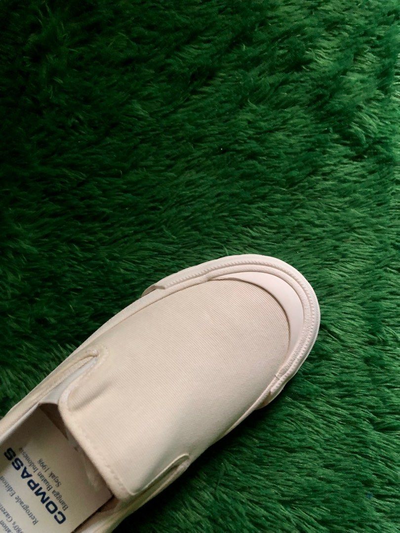 Compass Retrogade Slip On Cream, Fesyen Pria, Sepatu , Sneakers di ...