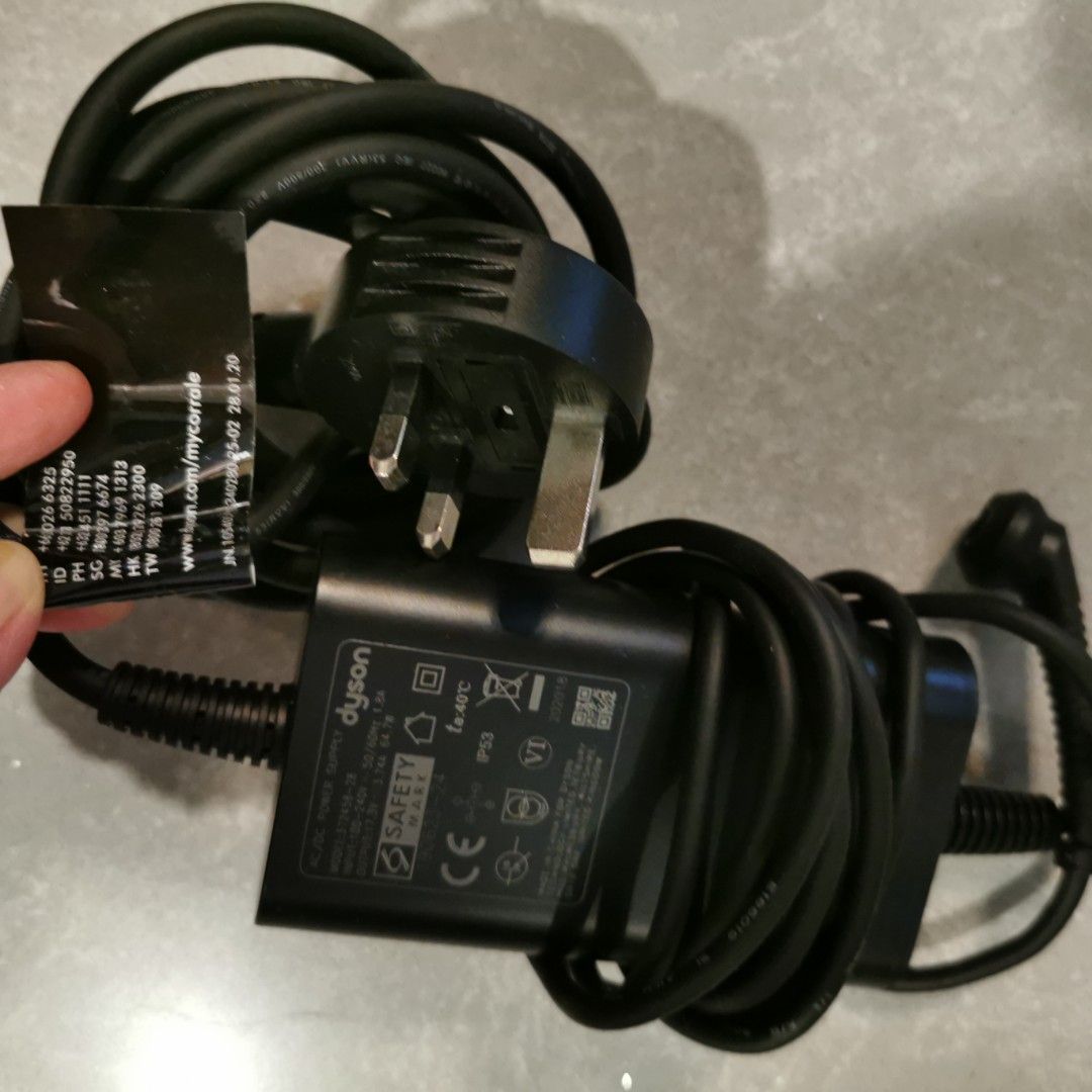 Dyson plug, Beauty & Personal Care, Hair on Carousell