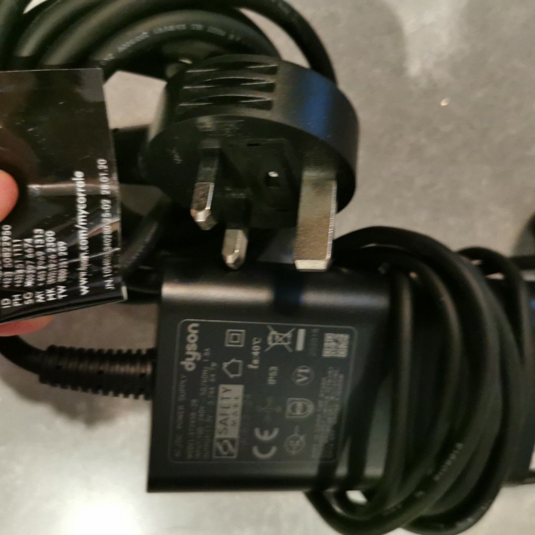 Dyson plug, Beauty & Personal Care, Hair on Carousell