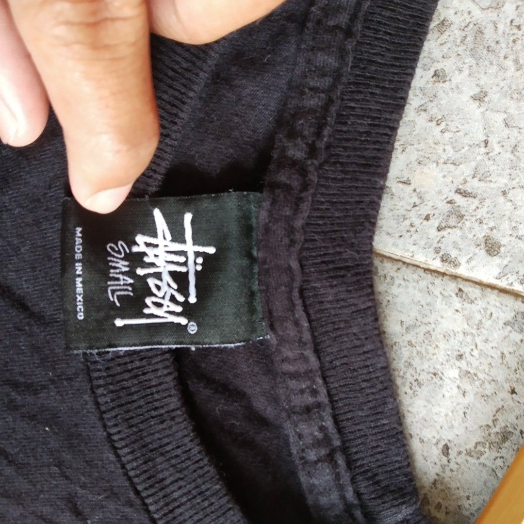 Kaos stussy black logo sign, Fesyen Pria, Pakaian , Atasan di Carousell