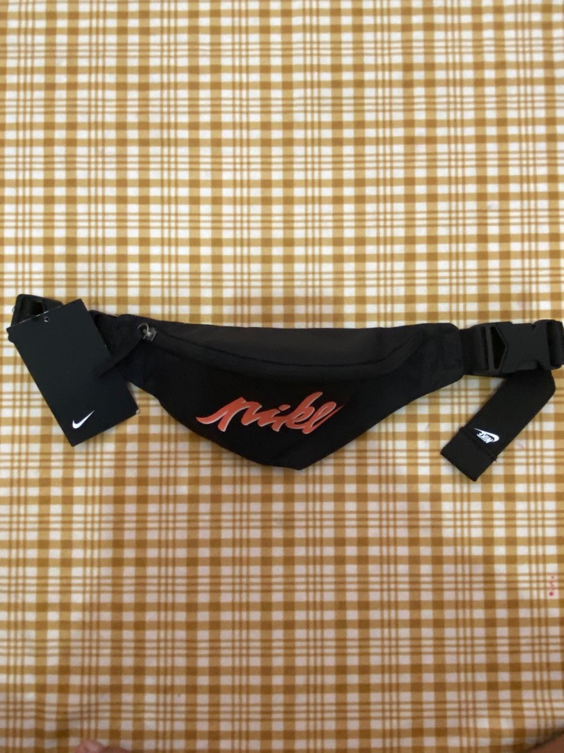 nike heritage hip pack 1L on Carousell