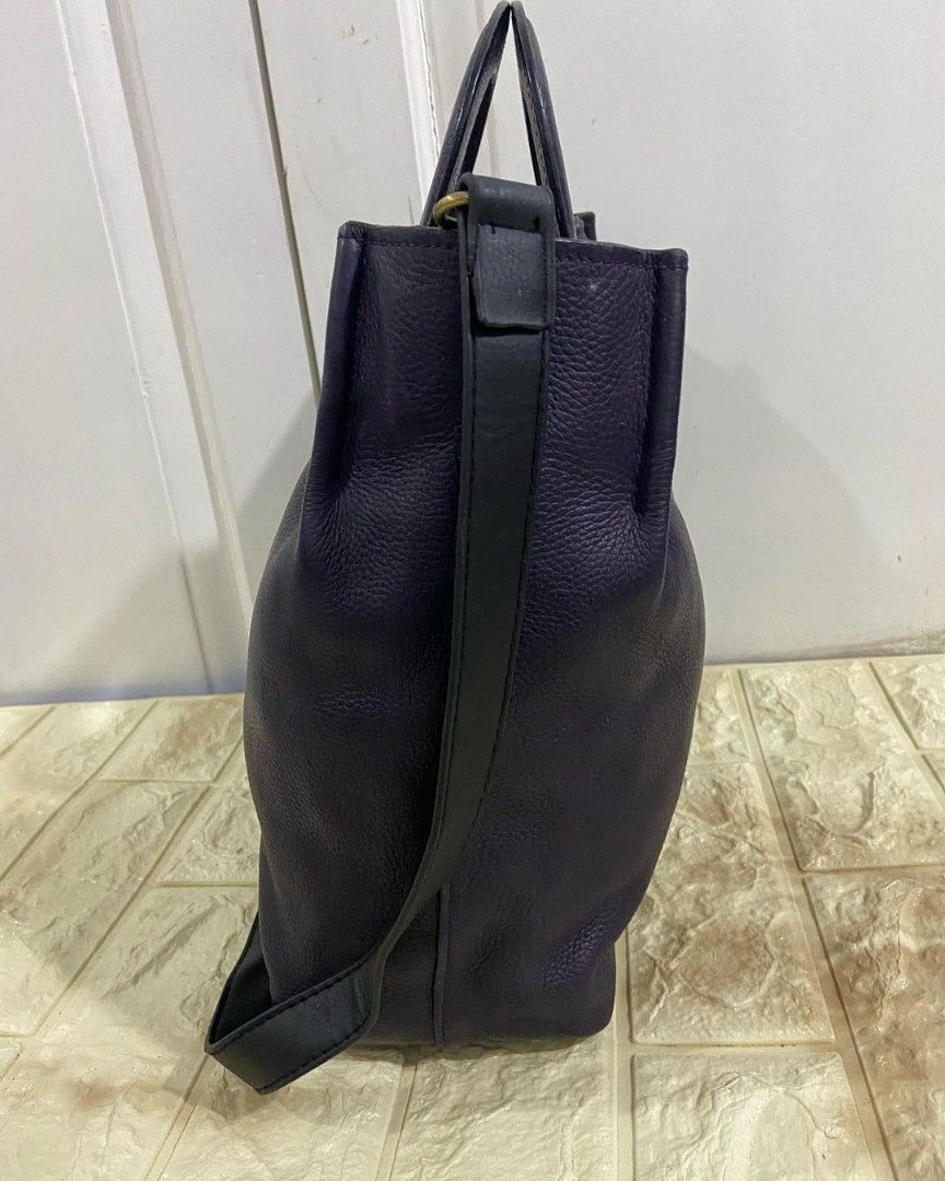 Prada made in Italy kulit asli, Fesyen Wanita, Tas & Dompet di Carousell