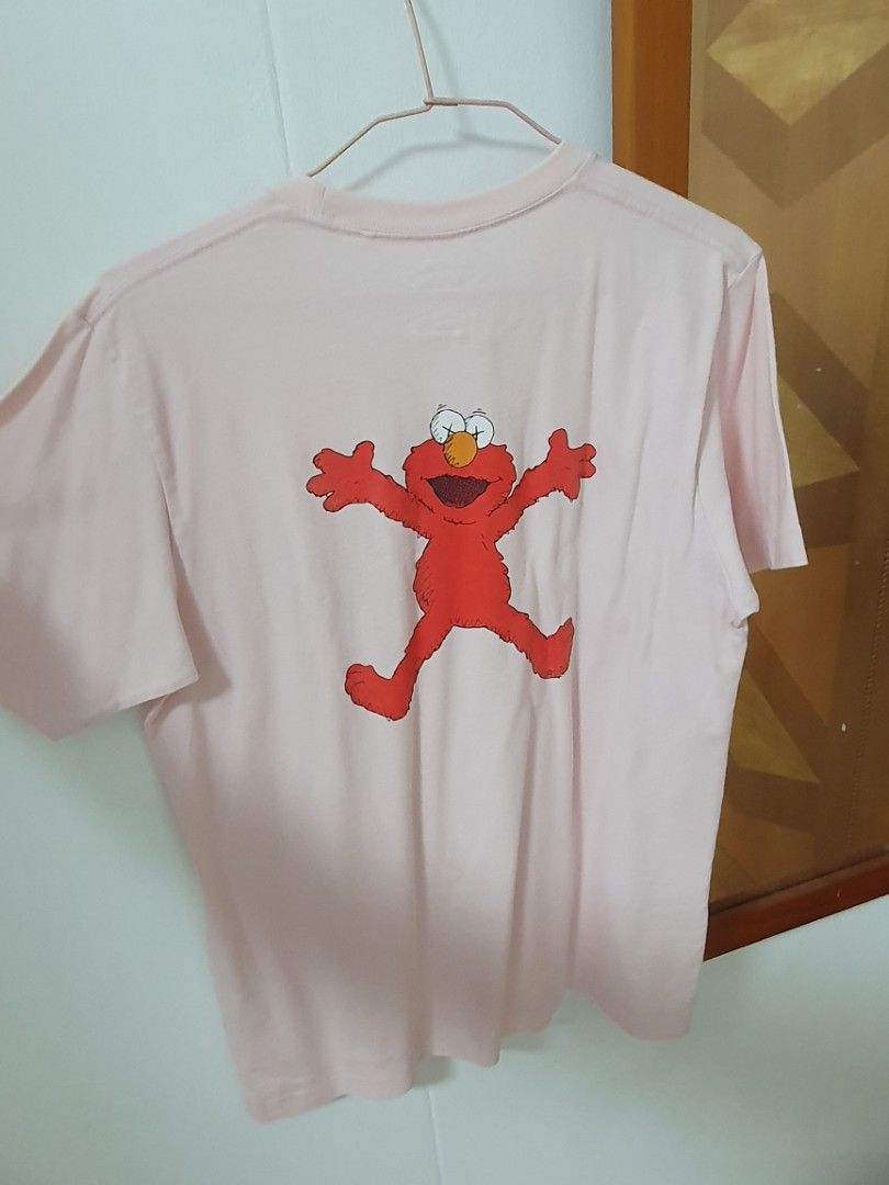 Uniqlo Tee Sesame Street x Kaws Elmo Pink, Men's Fashion, Tops & Sets ...