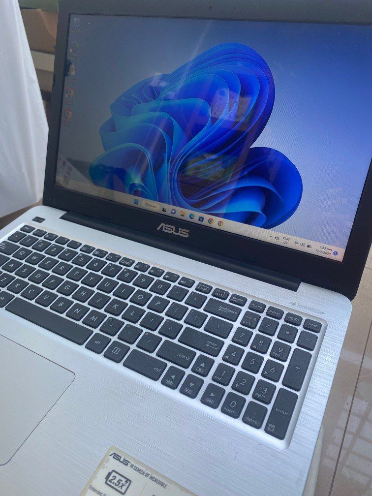 asus X556U laptop/8gb ram/1TB HDD/screeen got a white spot, Computers ...