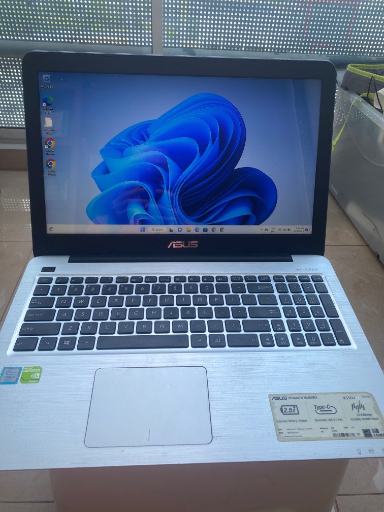 asus X556U laptop/8gb ram/1TB HDD/screeen got a white spot, Computers ...