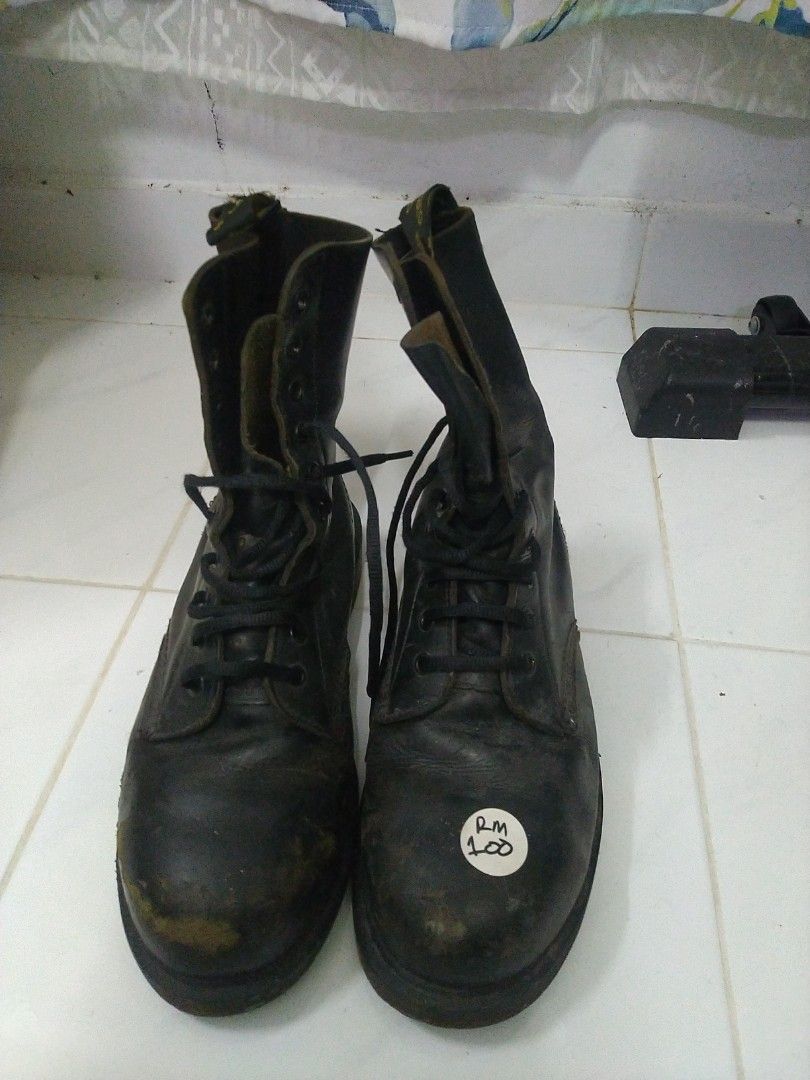 Boot docMart, Men's Fashion, Footwear, Boots on Carousell