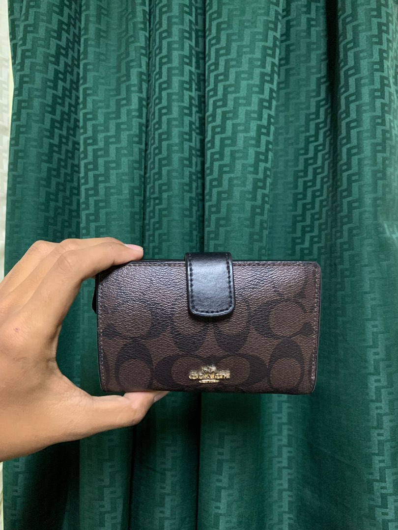 Coach wallet, Women's Fashion, Bags & Wallets, Wallets & Card holders ...