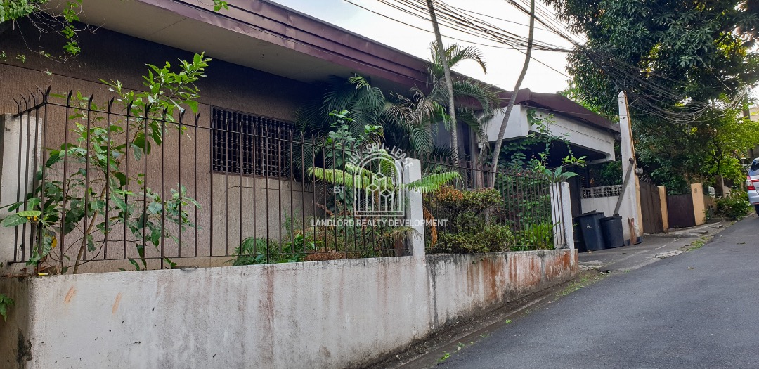 Corner lot inside secured compound lot for sale in New Manila, Quezon ...