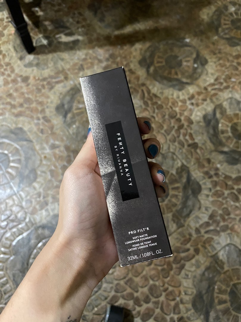 Fenty Beauty Pro Filt'r Soft Matte Longwear Foundation Shade 290 on ...