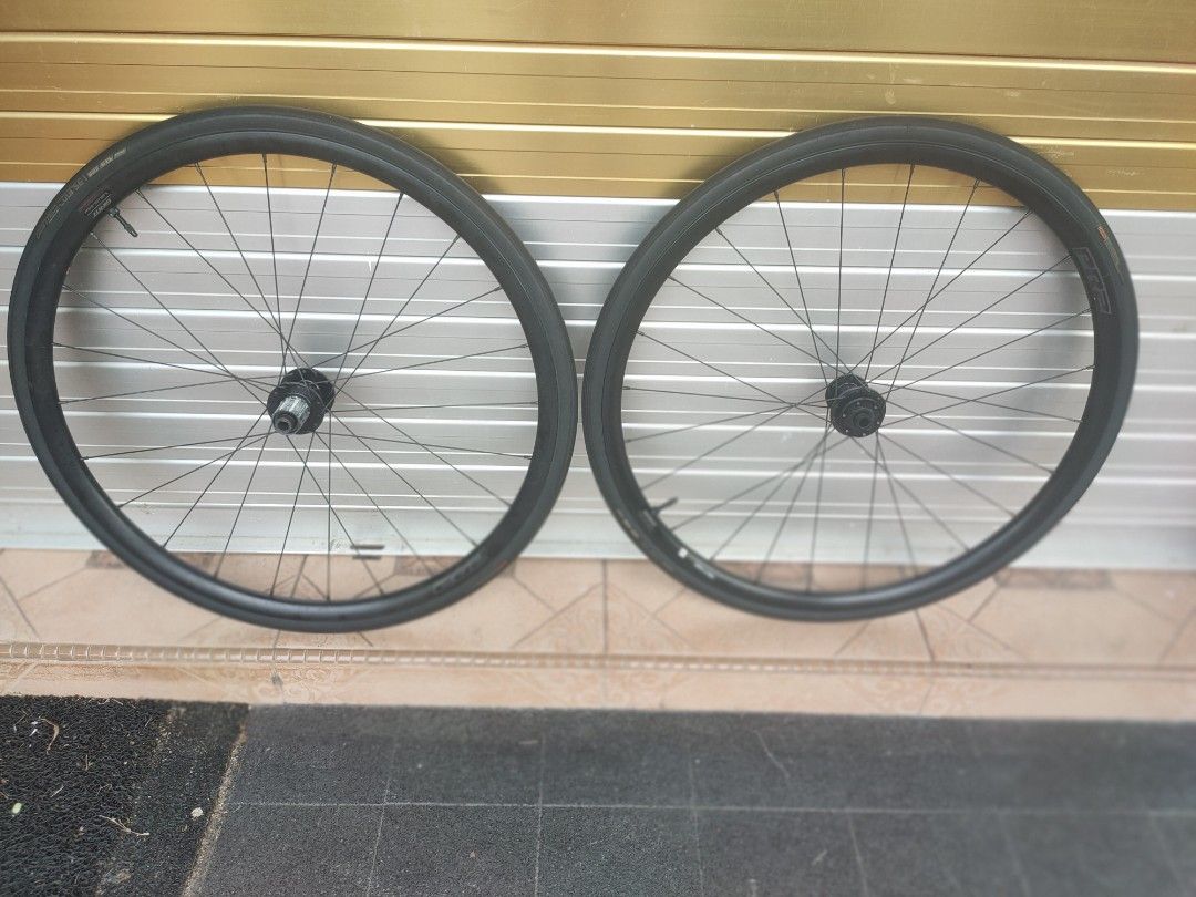 Giant PR-2 disc tubeless wheelset, Sports Equipment, Bicycles & Parts ...