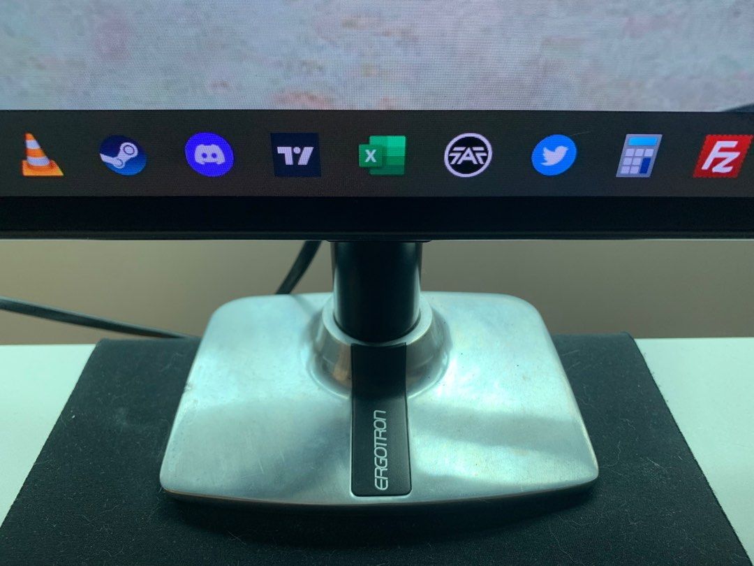 LG OLED TV 48CX 4k + Ergotron LX + Vesa mount adapter, TV & Home ...