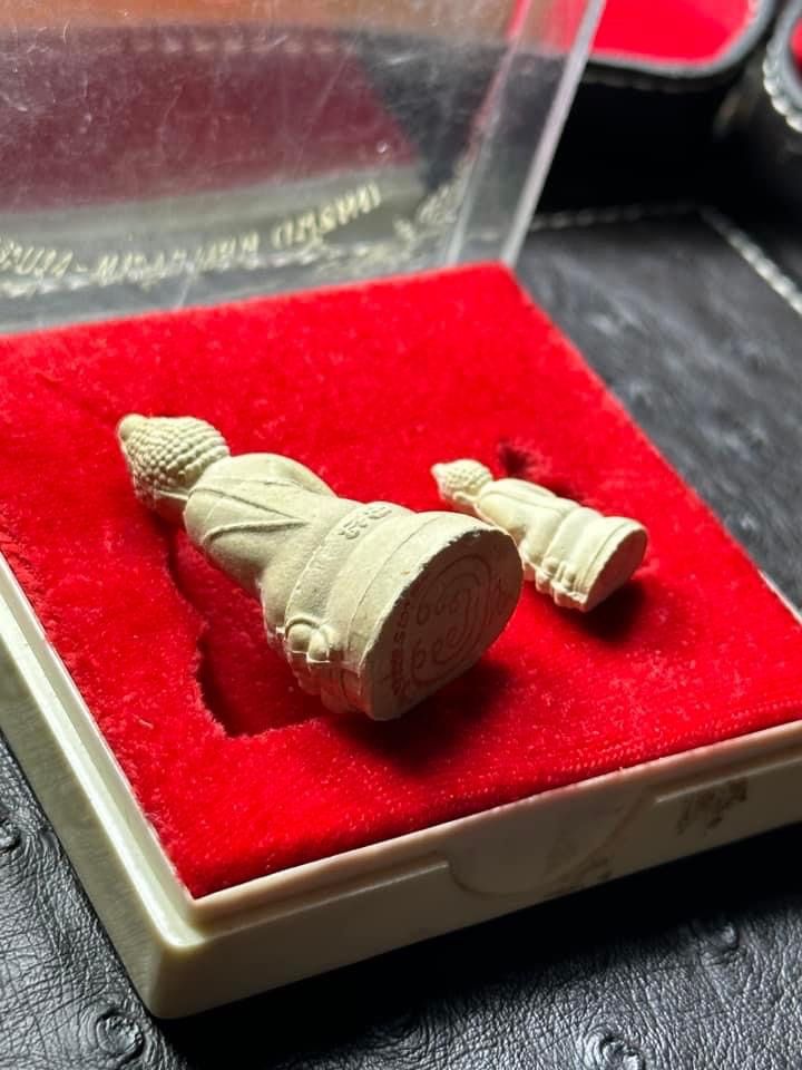 Lp moon Phra Kring Thai Amulet, Hobbies & Toys, Memorabilia ...