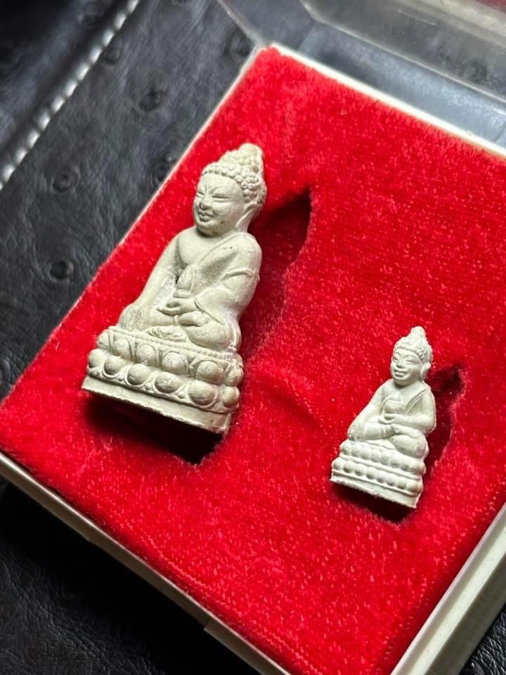 Lp moon Phra Kring Thai Amulet, Hobbies & Toys, Memorabilia & Collectibles, Religious Items on ...