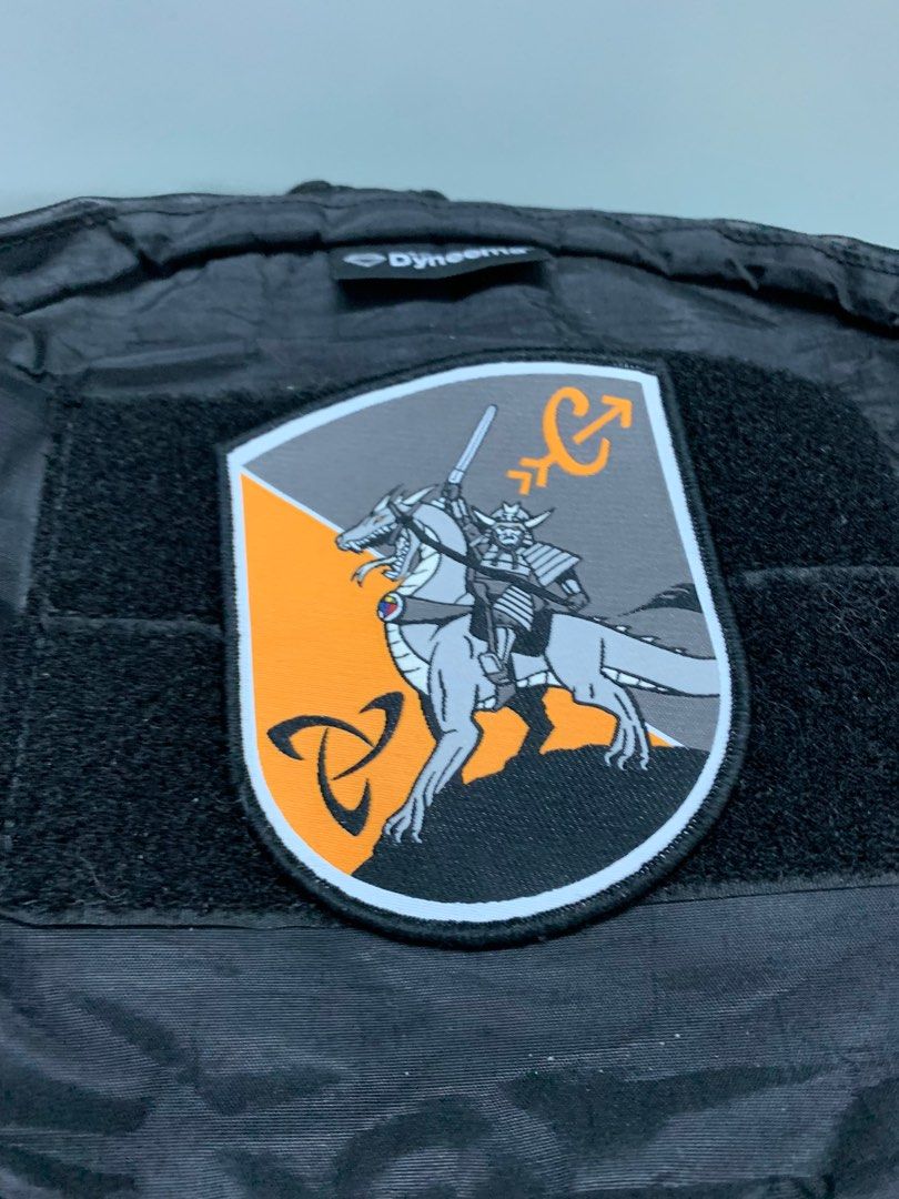 Mystery Ranch x Carryology No Escape Dragon, 男裝, 袋, 背包 - Carousell