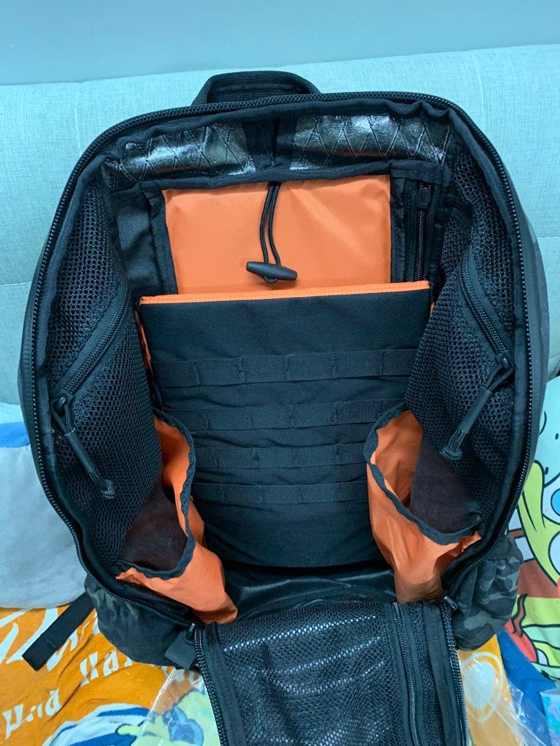 Mystery Ranch x Carryology No Escape Dragon, 男裝, 袋, 背包 - Carousell