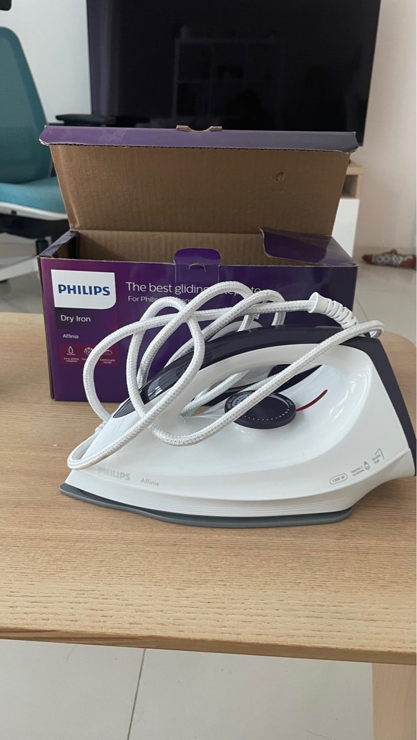 Philips Dry Iron with Dynaglide sole plate GC160/22, TV & Home ...