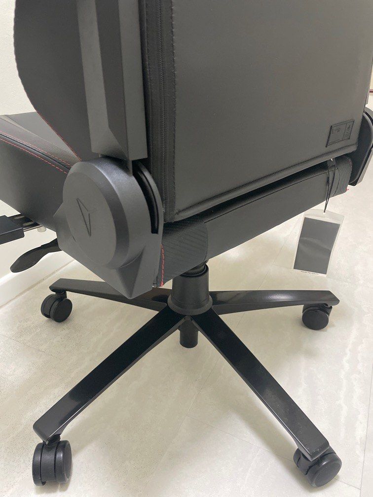 Secretlab Titan 2020 chair, Furniture & Home Living, Furniture, Chairs ...