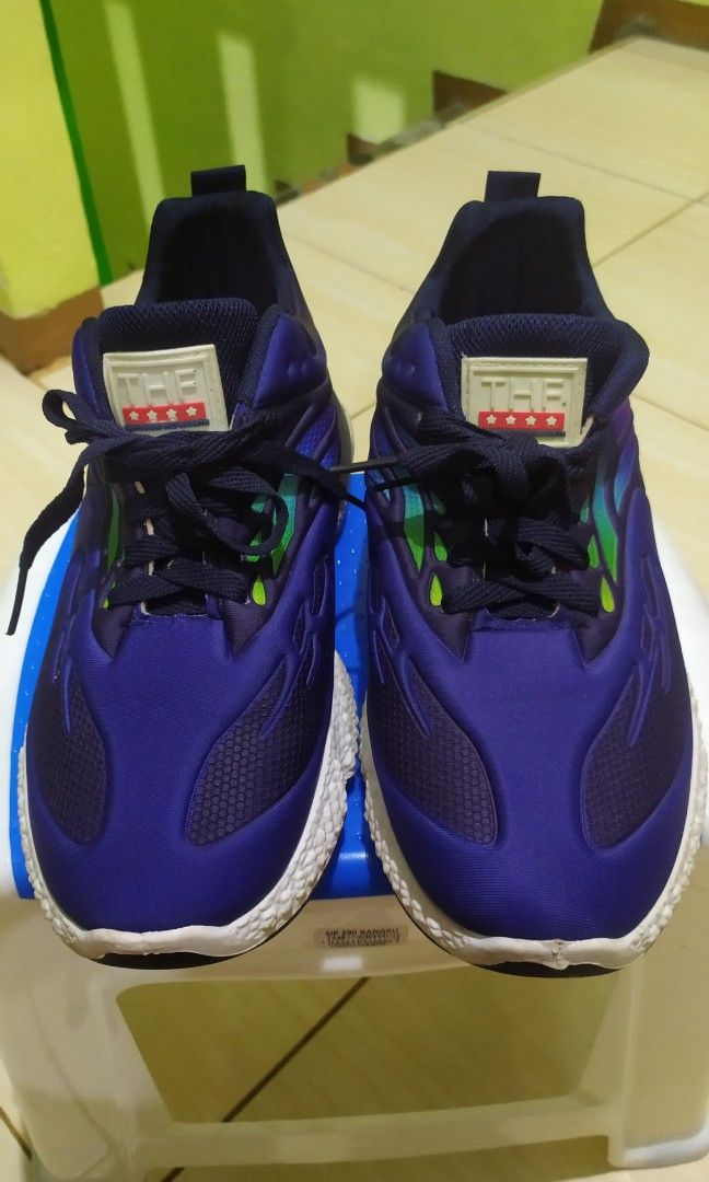 Sepatu Running Blue, Fesyen Pria, Sepatu , Sneakers di Carousell