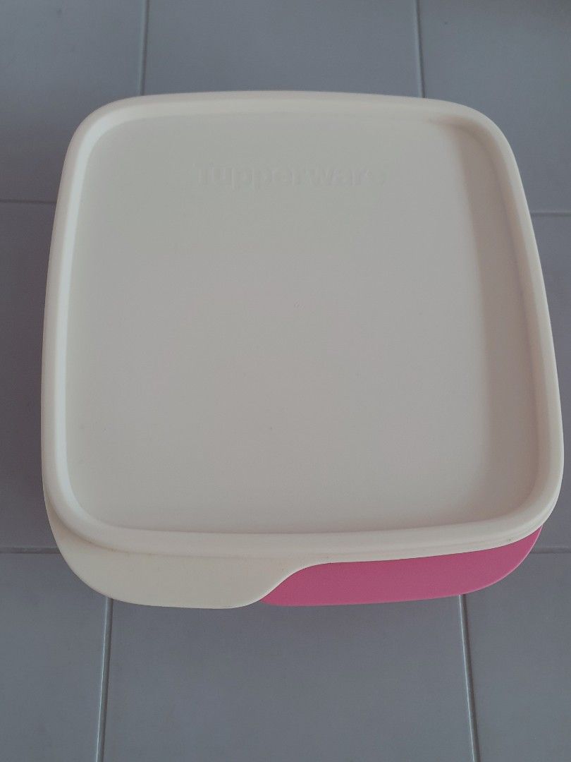 Tupperware Pink Lunch Box (550ml), Furniture & Home Living, Kitchenware ...