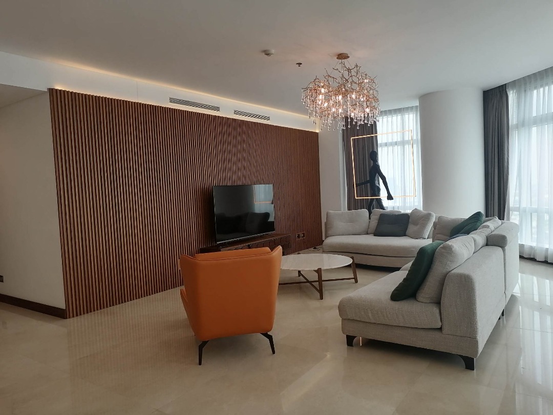 Two Roxas Triangle on Carousell