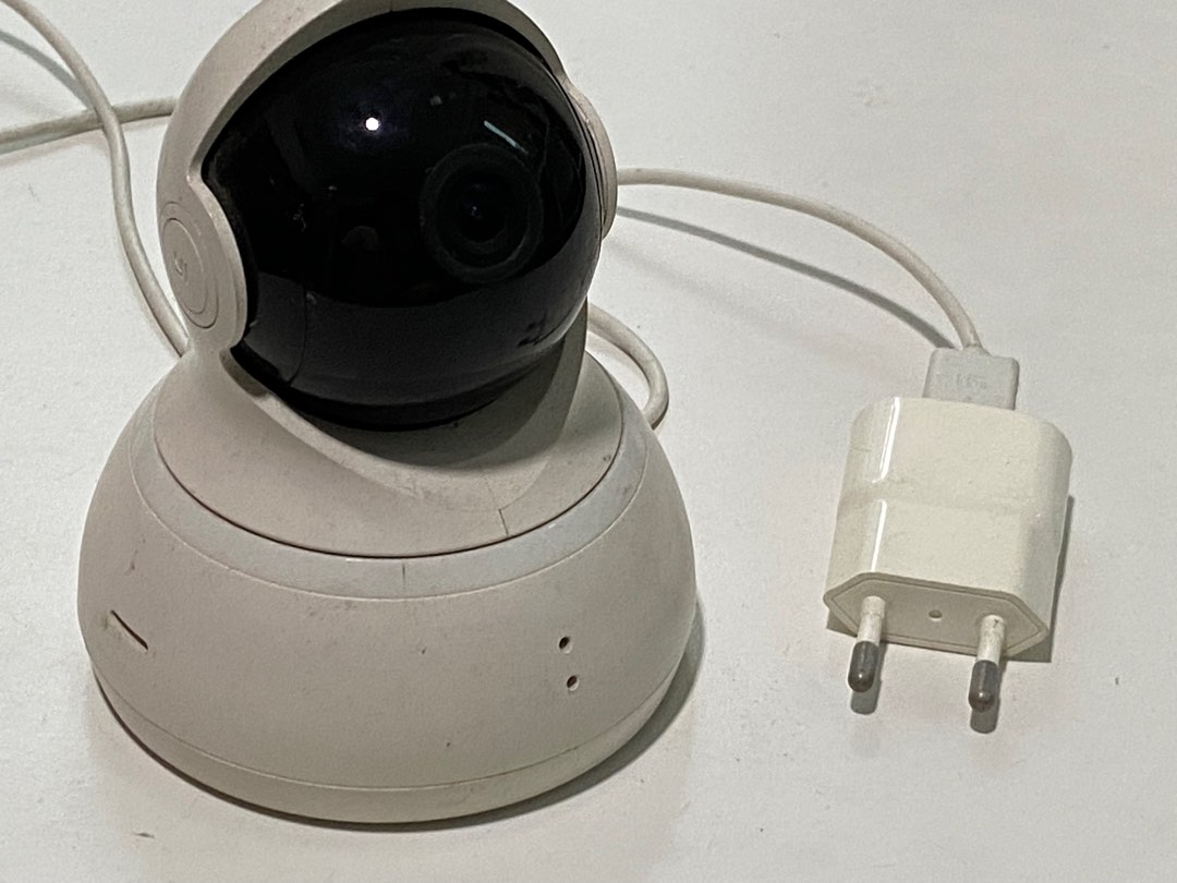 Yi rotating camera, Furniture & Home Living, Security & Locks, Security ...