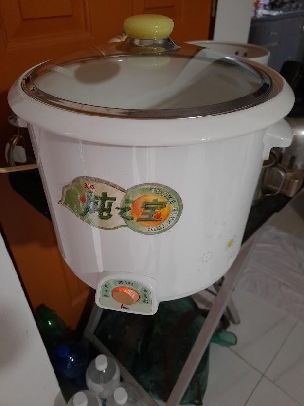 Brand New Aerogaz electric ceramic slow cooker 6L, TV & Home Appliances ...