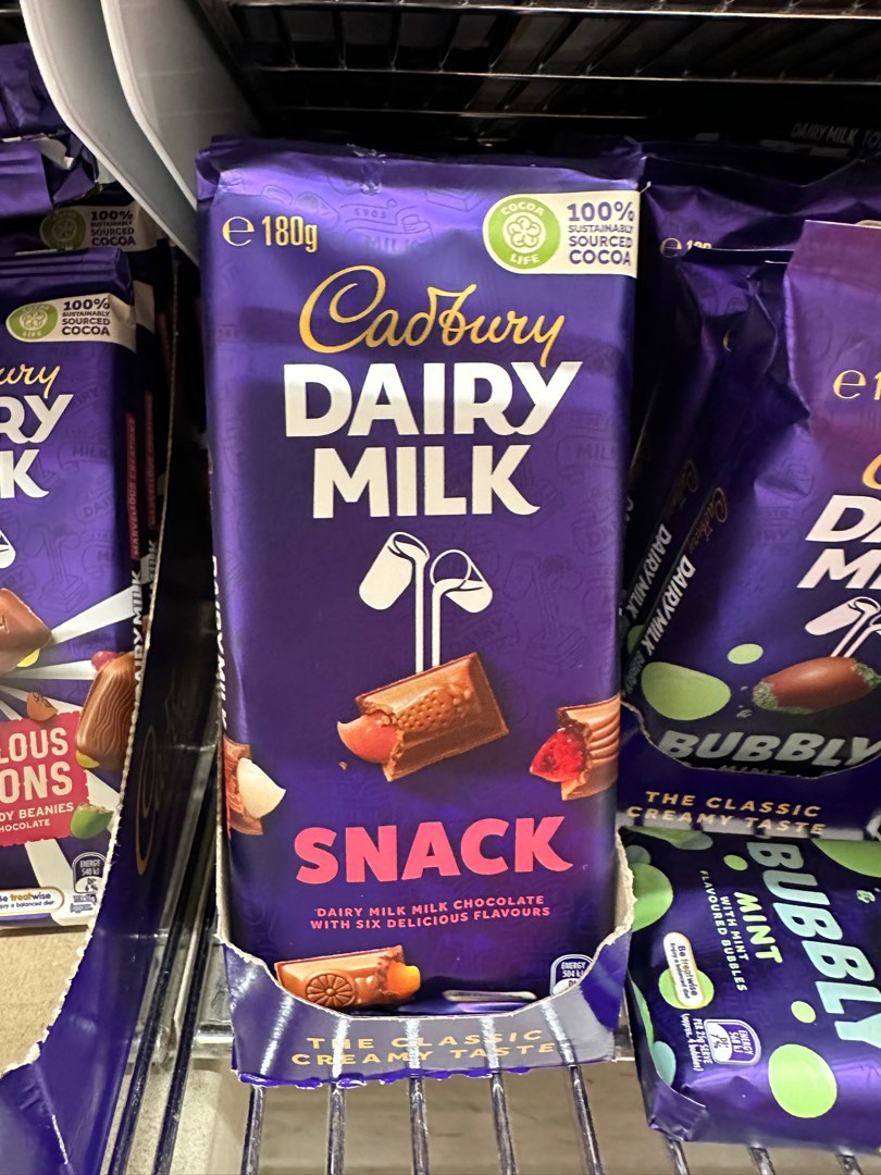 Cadbury snack chocolate, 嘢食 & 嘢飲, 包裝食物&即食食物 - Carousell