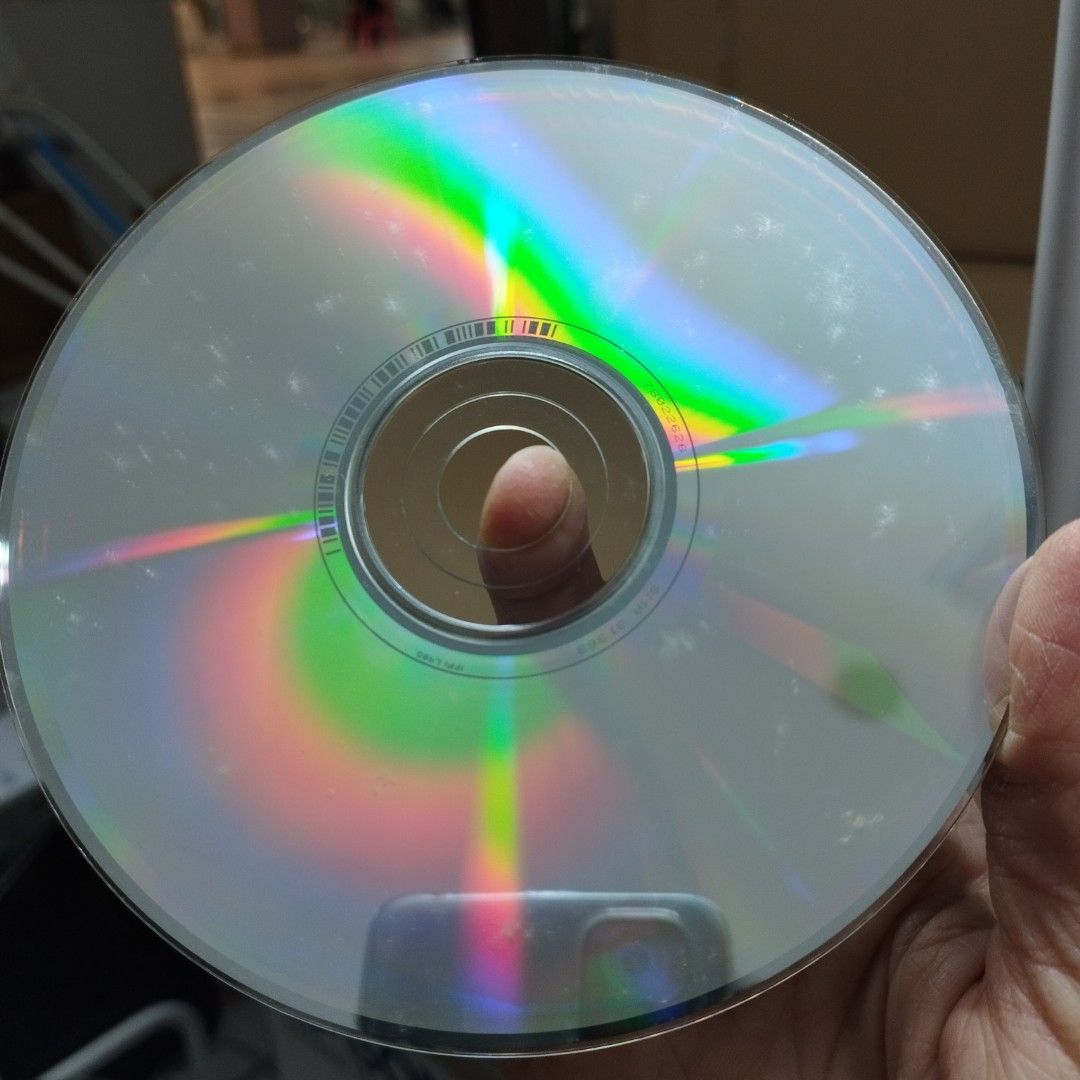 (CD( THE VERY BEST OF HELEN REDDY, Hobbies & Toys, Music & Media, CDs ...