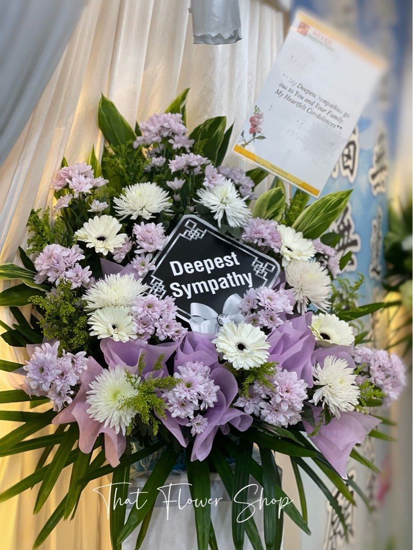 Condolence Flower Stand For Funeral | Sympathy Flower Wreath | Funeral ...