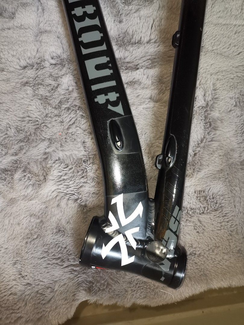 Da Bomb Enduro Hardtail Frame 27.5, Sports Equipment, Bicycles & Parts ...