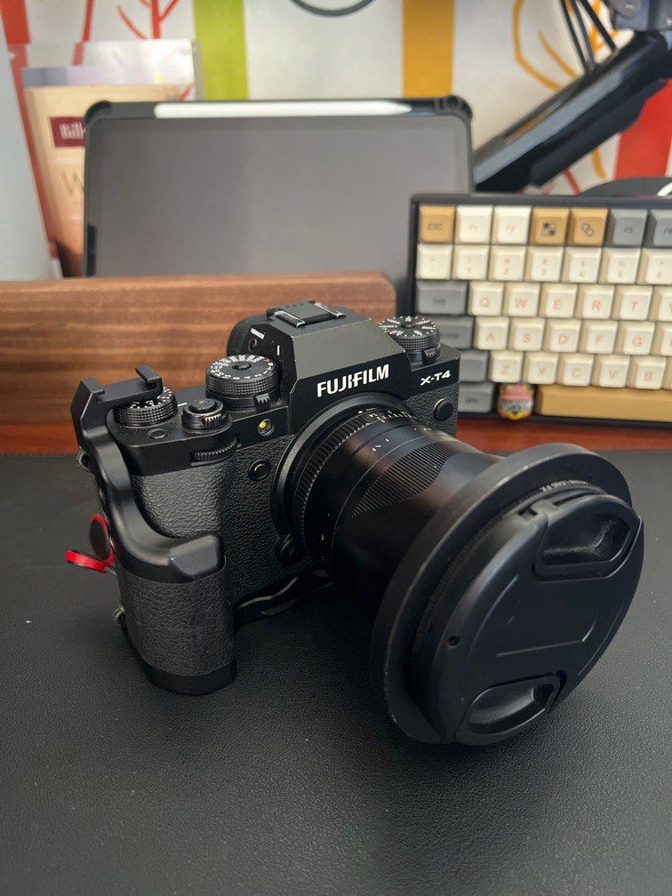Fujifilm XT4 Full kit + Grip + 3 lens + full body cage + half cage ...