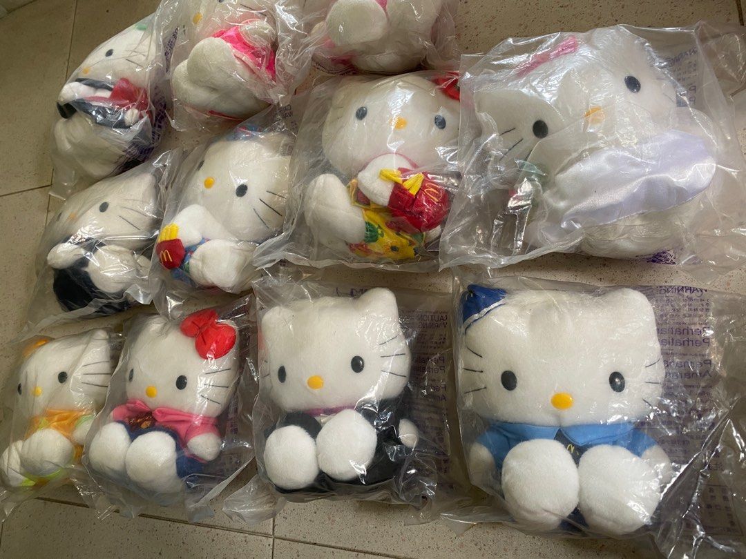 Hello Kitty / Sesame Street / Bulbasaur Collectibles, Hobbies & Toys ...