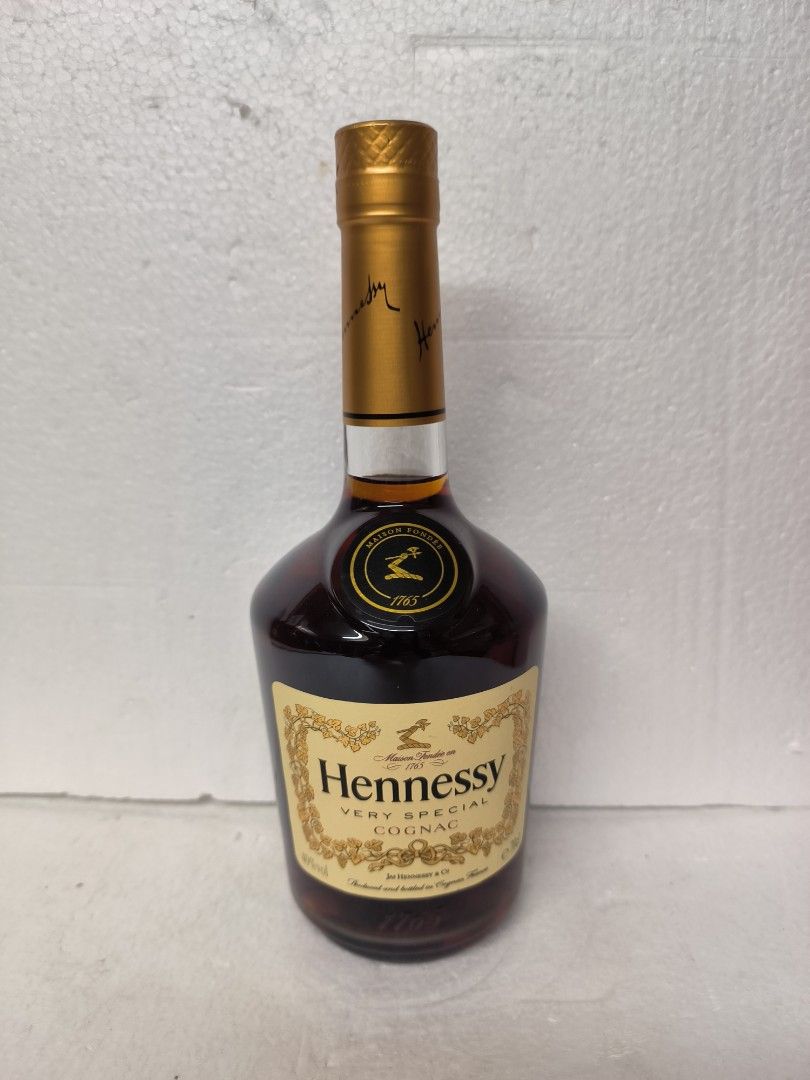 hennessy vs 700ml, 嘢食 & 嘢飲, 酒精飲料 - Carousell