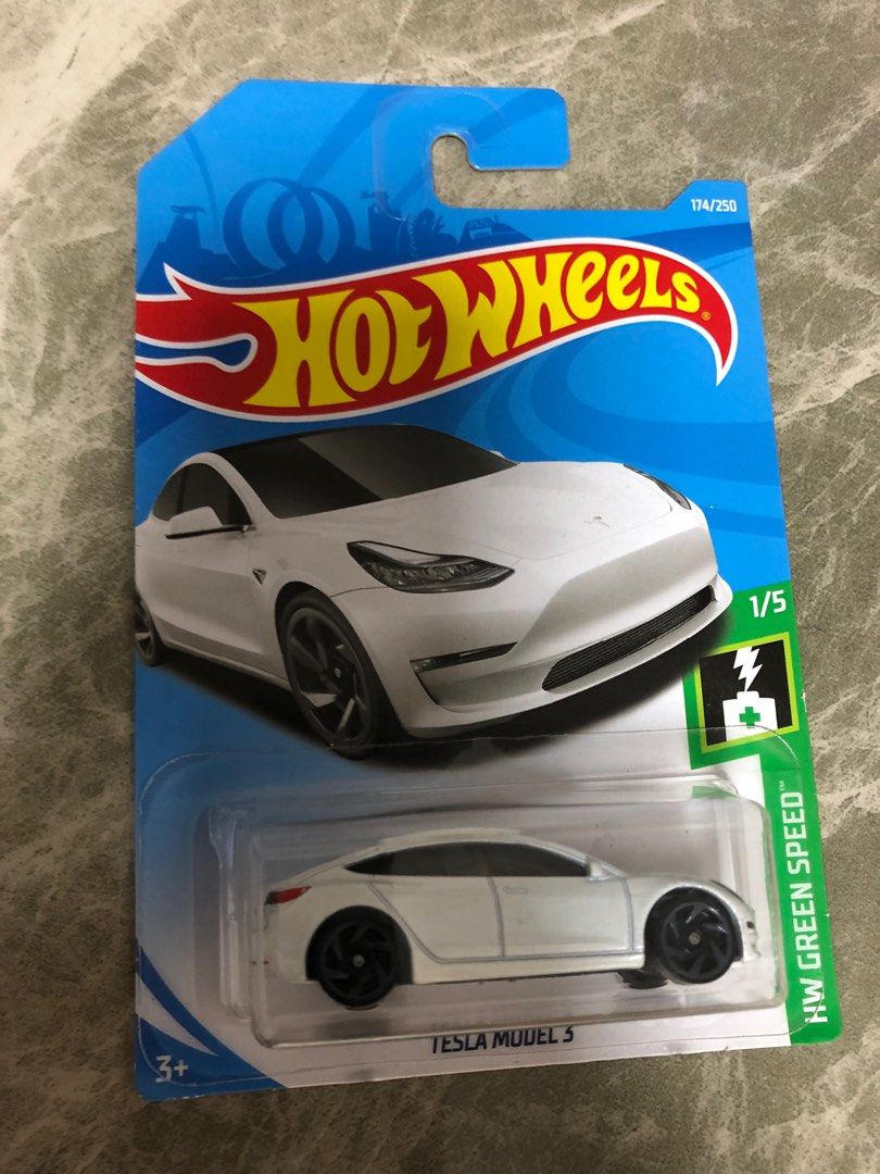 Hotwheels Tesla Model 3, 興趣及遊戲, 玩具 & 遊戲類 - Carousell