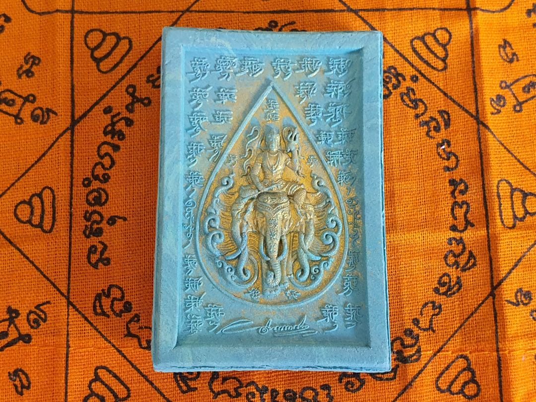 Kruba Krissana Jumbo Somdej mahalapo with Phra Indra 2564, Hobbies & Toys, Memorabilia ...