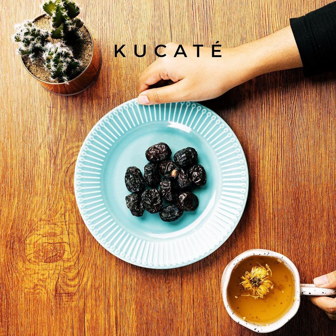 Kucate Premium Ajwa Medinah, Women's Fashion, Muslimah Fashion ...