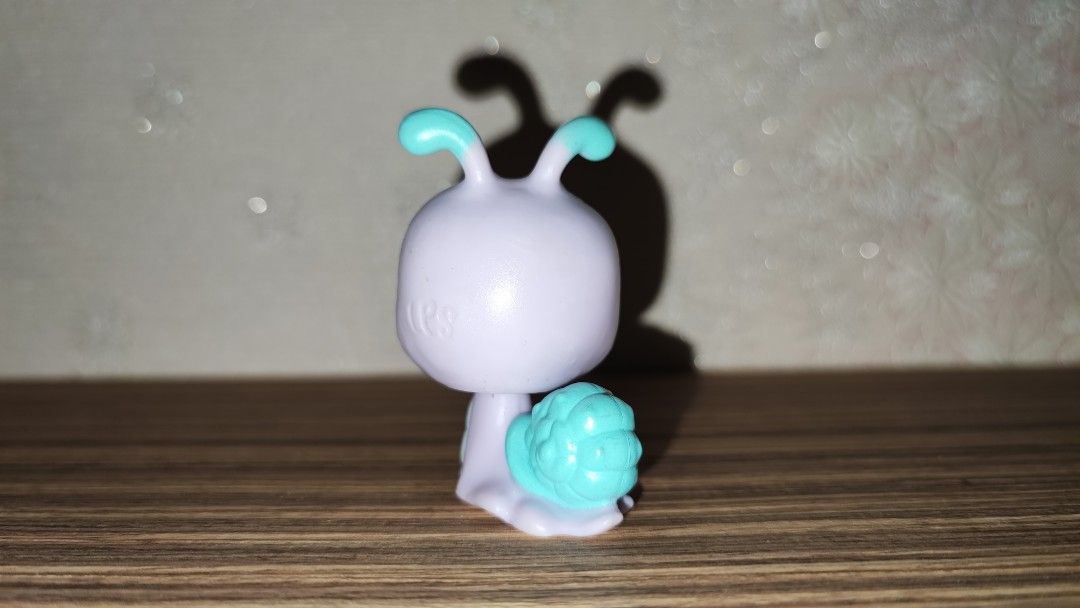 Lps AUTHENTIC Snail, Hobbies & Toys, Toys & Games on Carousell