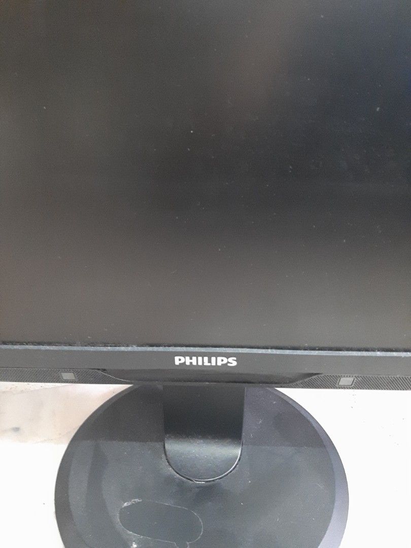 Philips 22 inch monitor with VGA cable, adaptor and power cord ...