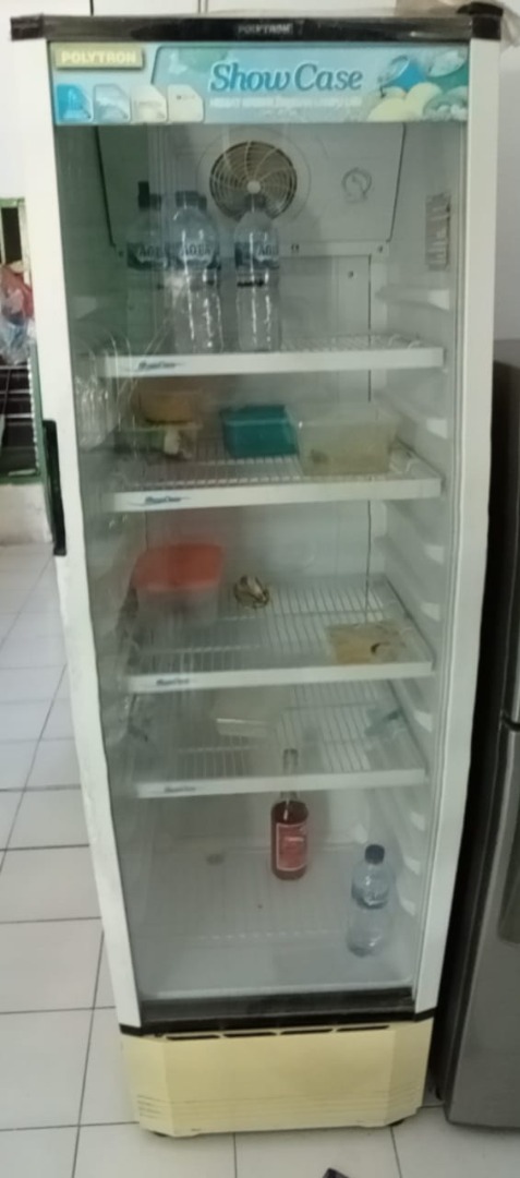 Polytron four-shelf showcase refrigerator, Elektronik, Lainnya di Carousell