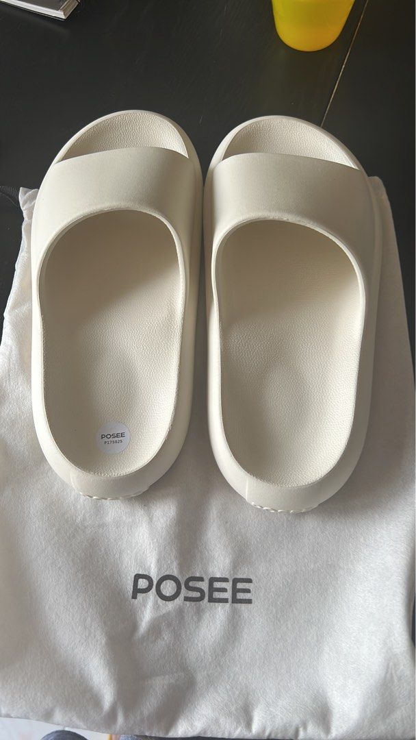 Posee cloud slipper, Men's Fashion, Footwear, Flipflops and Slides on Carousell