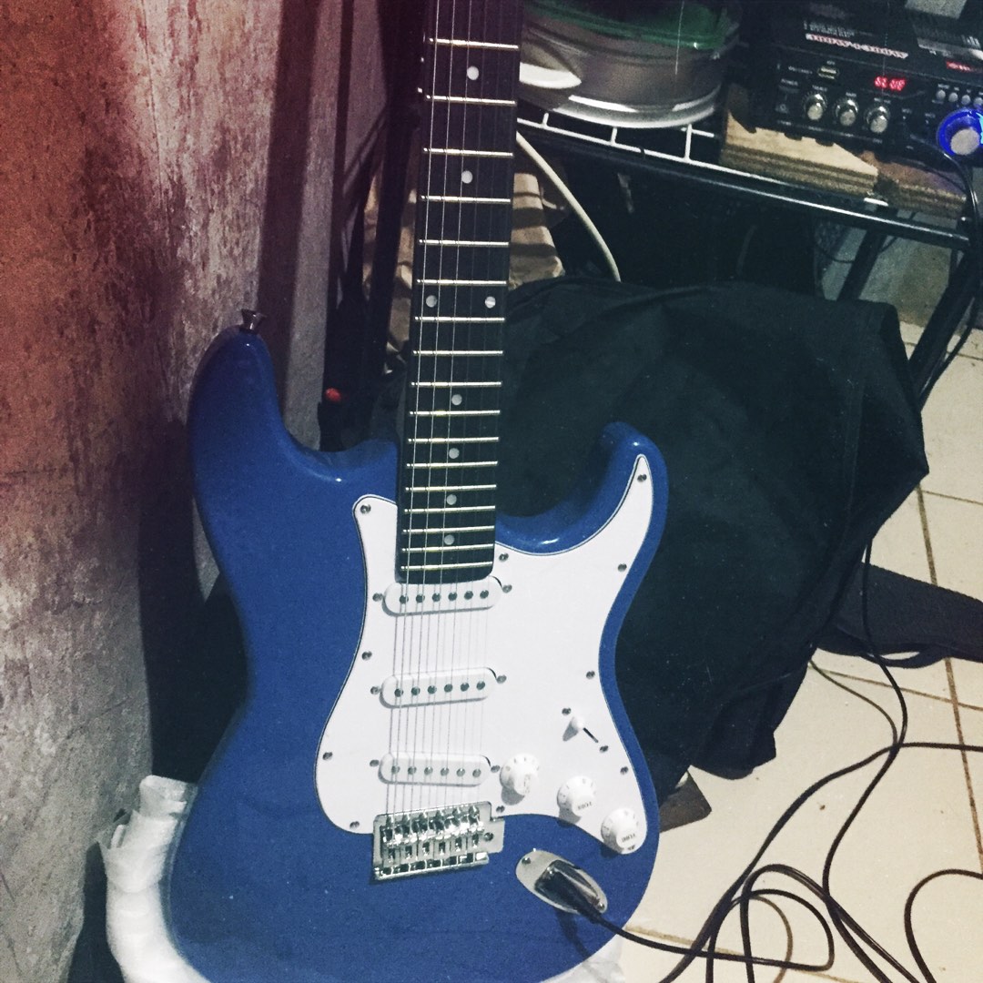 Rc music deviser lg1 stratocaster, Hobbies & Toys, Music & Media, Musical Instruments on Carousell